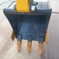China 1.8ton Double Cylinder Household Crawler Mini Excavator With 230mm Rubber Track for sale