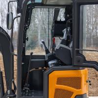 China 1.8 T Excavator Smooth Hydraulic Pilot 1800KG Mini Excavator Agricultural Digger for sale