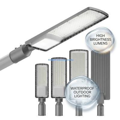 China 50W-200W Solar LED Street Light Outdoor IP66 Waterproof with 50000 Hours Lifetime for Parking Lots and Highways for sale