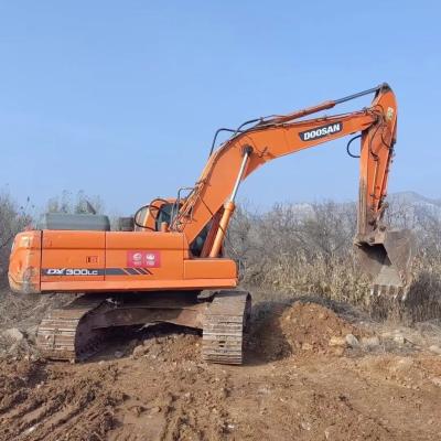 China 29500kg Second Hand DOOSAN DX300 Excavator 151KW Suitable for Crushing and Affordable for sale