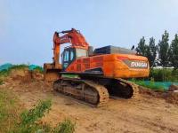 China 2019 Doosan520 Excavator The Ultimate Earthmoving Machine for Heavy-Duty Construction for sale