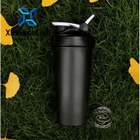 China Large Disposable Plastic Shaker Cup With Easy-Squeeze Handle Classic Measuring Scale for sale