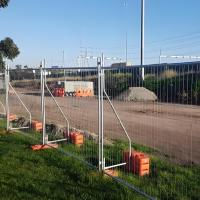 China Portable 2.4m Metal Temporary Fence Anti-Corrosion Solution for Parking Zones & Public Safety for sale
