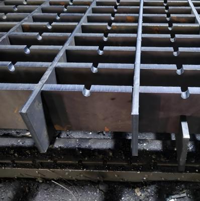 China Welded Serrated Bar Walkway Heavy Duty Galvanized Steel Grating for sale