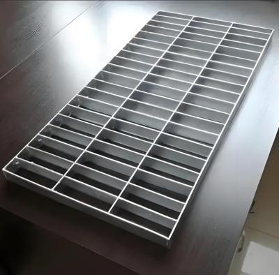 China Industry Hot Dipped Galvanized Welded Metal Stair Steps Steel Grating for sale