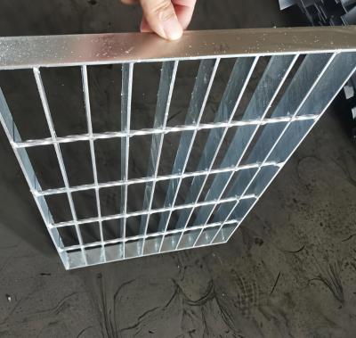 China S235JR Galvanized Steel Grating 30x3 Bearing Bar Size Anti Rust Walkway Trench Cover for sale