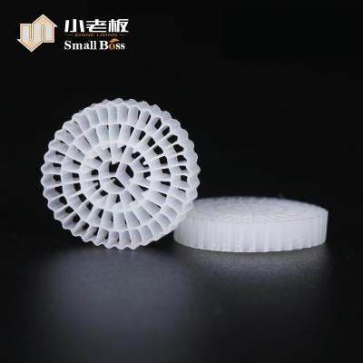 China Sample 75 Holes Large Surface Area White Reliable MBBR Media Bio Filter Media For RAS for sale