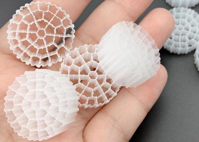 China FDA PE37 25*10MM White HDPE MBBR Floating Filter Media for sale