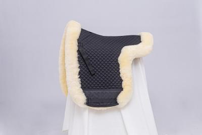 China Genuine Australia Sheepskin Dressage Numnah Full Sheepskin Around Edge Full Sheepskin Lining for sale