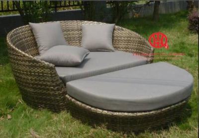 China Leisure outdoor furniture rattan chaise lounge for sale