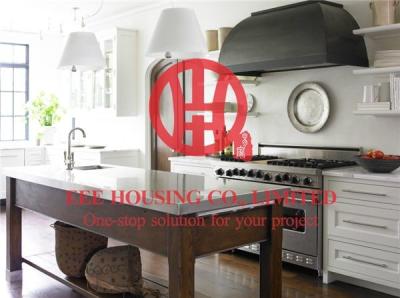 China Fashion Shaker-style Solid Wood Kitchen Cabinet with Excellent Design and Quality for sale