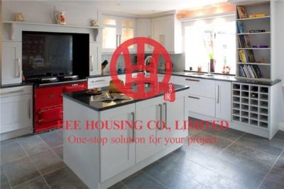 China Fashion Shaker-style Solid Wood Kitchen Cabinet with Excellent Design and Quality for sale