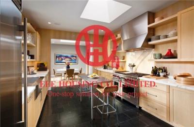 China Fashion Shaker-style Solid Wood Kitchen Cabinet with Excellent Design and Quality for sale
