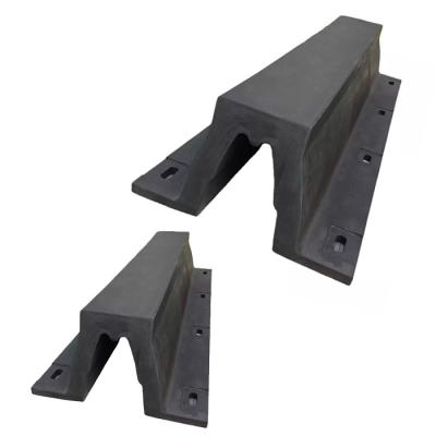 China Oil Resistance V Type Fender PIANC2002 Standard Boat Port Berthing Bumper for sale