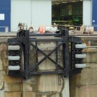 China PIANC2002 Black Roller Fenders 3 MPA Intensity For Boat Dock Buffer for sale