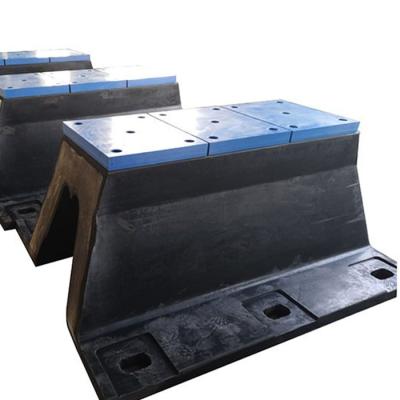 China Hongruntong Powerful Arch Rubber Fender For Protecting Ships Of All Sizes for sale