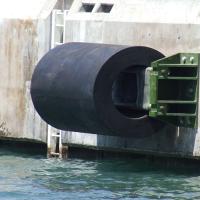 China Iso Uv Resistance Marine Cylindrical Fenders Marine Equipment Marine Rubber Fenders for sale