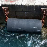 China Customized Black Marine Cylindrical Rubber Fenders For Ship Berthing Safety Mooring Fenders for sale