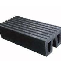 China Black Shock Tug Boat Fenders Marine Fenders Port Equipment For Dock Protection for sale