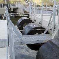 China Rubber Cylindrical Marine Fenders For Ship Boat Dock for sale