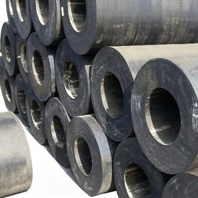 China Premium Rubber Material Cylindrical Marine Fender with Excellent Cushioning and Custom Sizes Available for sale