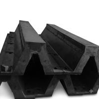 China Arch Rubber Fender V Fender with High Energy Absorption Anti Impact Durability and Long Service Life for sale