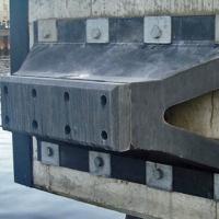 China Arch Rubber Fender V Fender with High Energy Absorption Anti Impact Durability and Long Service Life for sale
