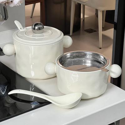 China Stylish 1000ml Ceramic Noodle Bowl with Double Handles and Stainless Steel Lid Ideal for sale