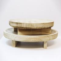 China Customizable Black Wooden Display Stand for Baking Dishes Pans in Natural Wood Color for sale