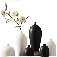 China Stylish Black and White Ceramic Vase Pot for Tabletop Decoration in Modern Living Room for sale