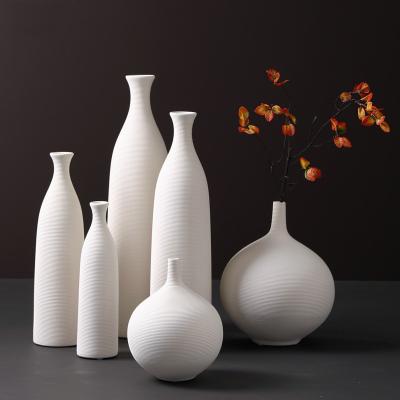 China Elegant White Ceramic Vase for Dining Table Decor and Fresh Living Room Arrangements for sale