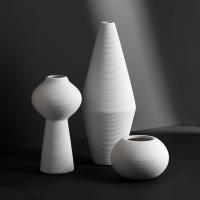 China Modern Handcrafted Dry Flower Arrangement Vase in White Ceramic for Tabletop Decoration for sale