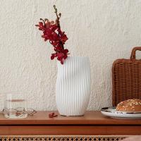 China Mother's Day Occasion Modern Chic Italian Ceramic and Porcelain Vase for Indoor Decoration for sale