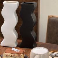 China Stylish Ceramic Vase for Dry Flowers Arrangements in Living Room or Dining Table for sale