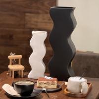 China Contemporary Ceramic Vase for Modern Living Spaces Fresh Dry Flowers Arrangements for sale