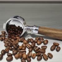 China Baristas Coffee Tea Set Sustainable 51mm Bottomless Portafilter with Wooden Handle for sale
