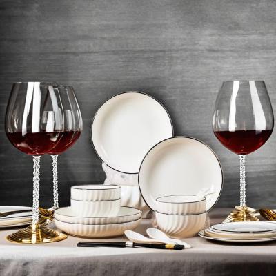 China Dinnerware Sets in Contemporary Design Style Ceramic White Porcelain with Black Rim for sale