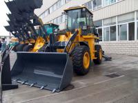 China Low Noise Tractor with Bucket and Backhoe Wing Spread Support Leg 0.3M3 Digger capacity for sale