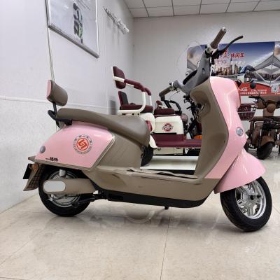 China Electric Rickshaw with 30-40km Mileage, Steel Frame, and 650W Hub Motor for Urban Commutes for sale