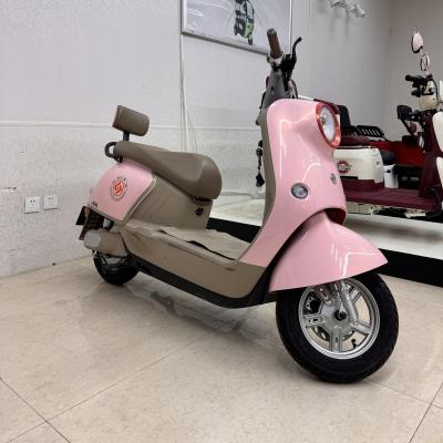 China Women's Electric Moped with 650W Motor and 30-40km Range - Comfortable Seat & Steel Frame Design for sale