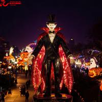 China Handcrafted Gothic Vampire Lantern Halloween Haunted House Display Lantern for sale