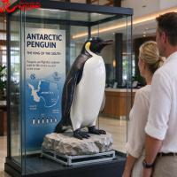 China Custom Large Realistic Fiberglass Penguin Model For Zoos Theme Parks for sale