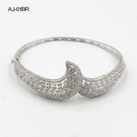 China Yujinfu 18K Gold Diamond Necklace with 18 Inch Length and 2mm Width - Princess Cut Natural Diamonds for sale