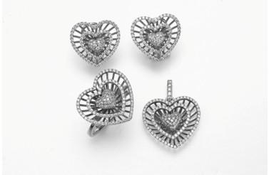China Yujinfu 925 Sterling Silver CZ Jewelry Set 6.12g with Triple-Heart Design and Micro Pave Setting for sale