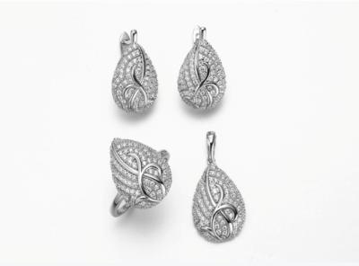 China Custom Letter Engraved 925 Sterling Silver Conch Earrings with 5.2g CZ Stones - Anti-Allergic Jewelry Set for sale