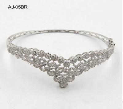 China 9.57g 925 Sterling Silver Inverted Triangle Crown Bangle Bracelet with 10.5g Metal Weight and Multiple Plating Options for sale