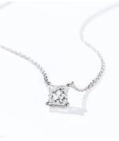 China 0.20ct 18K Gold Princess Cut Diamond Solitaire Necklace with 1.6g Metal Weight and 40+5cm Chain for sale