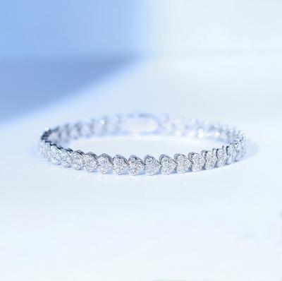 China 3.0ct 18K Gold Diamond Tennis Bracelet 16cm Heart Design with VS Clarity F-G Color Diamonds for sale