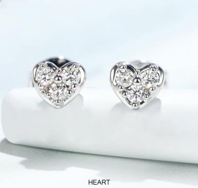 China 18K Gold Heart Shaped Stud Earrings 0.80ct Round Brilliant Cut Diamond VS Clarity 0.8g Metal Weight for sale