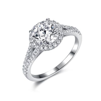 China 8.0mm Round Sterling Silver Moissanite Wedding Rings with 2.50g Weight and Micro Pave Setting for sale
